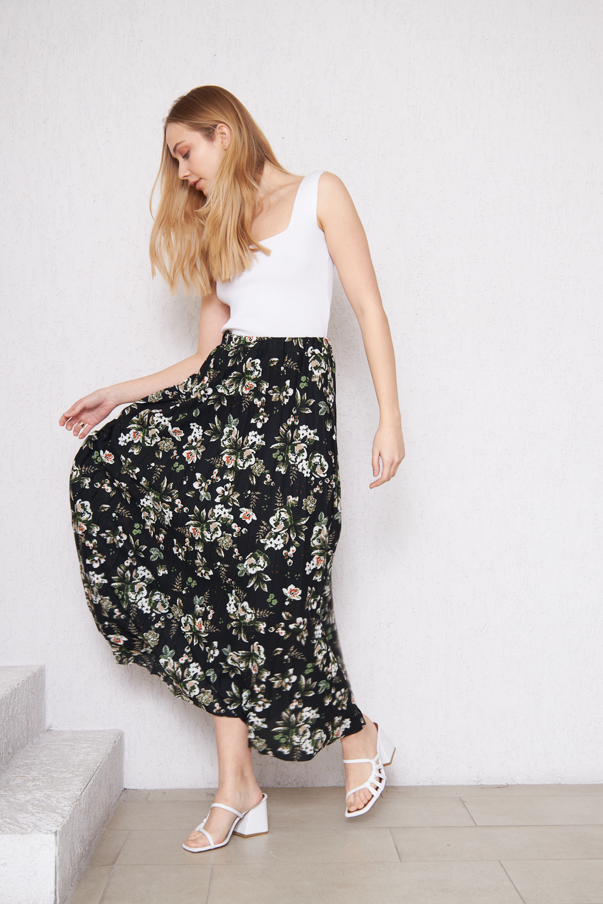 Rudaconcept GÜL DESENLİ PLİSELİ ETEK, Siyah Etek, Tesettür Etek, Uzun ...