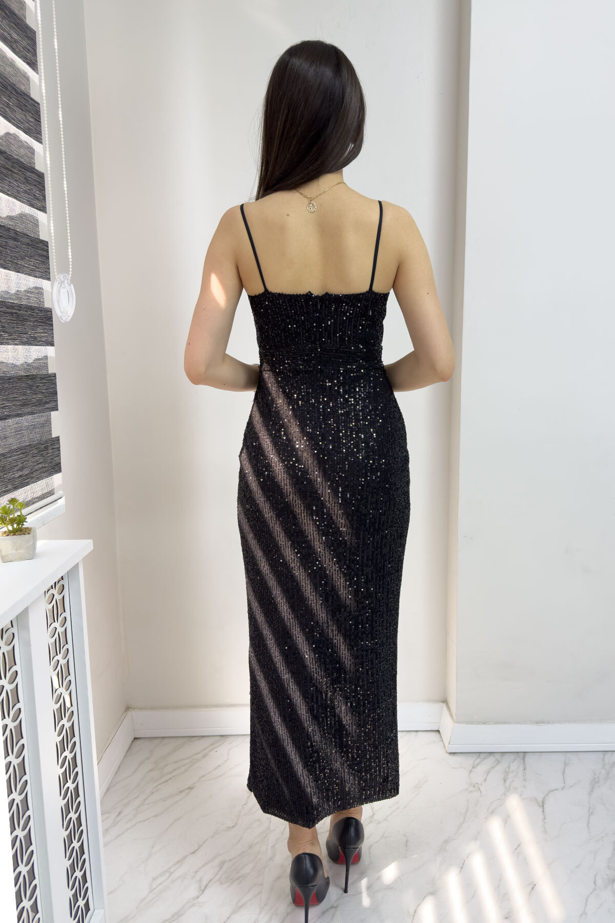 Elbise Delisi Kadın Askılı Pul Payet Kruvaze Yırtmaçlı Abiye Elbise ...