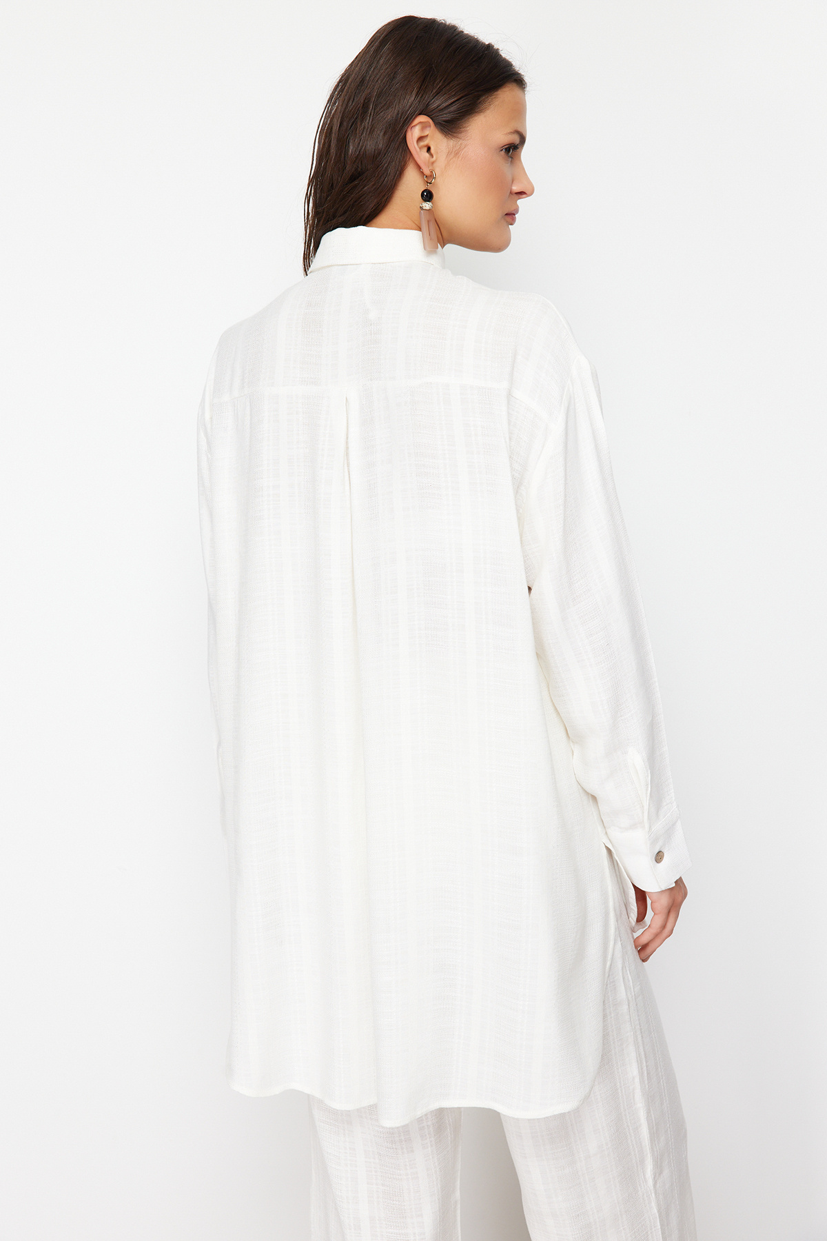 Trendyolmilla Beyaz Dokuma Plaj Gömleği TBESS24GO00015 Fiyatı ...