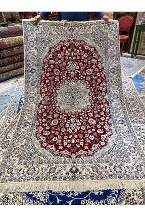 🧵 İran Halısı ile Evinize Zarafet Katın! Hemen Keşfedin