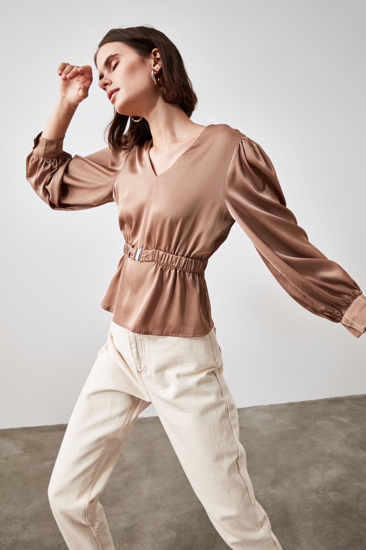 TRENDYOLMİLLA Vizon Kemer Detaylı Bluz TWOAW21BZ0702 Fiyatı, Yorumları - Trendyolmilla