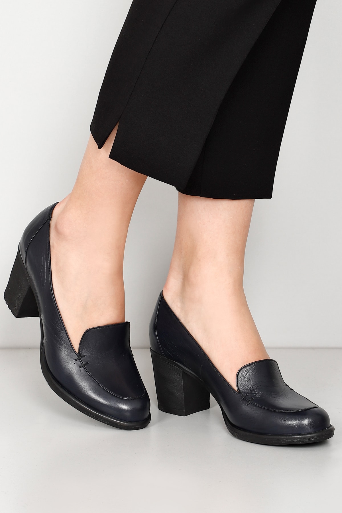 G.Ö.N Gön Hakiki Deri Kadın Topuklu Ayakkabı 24070