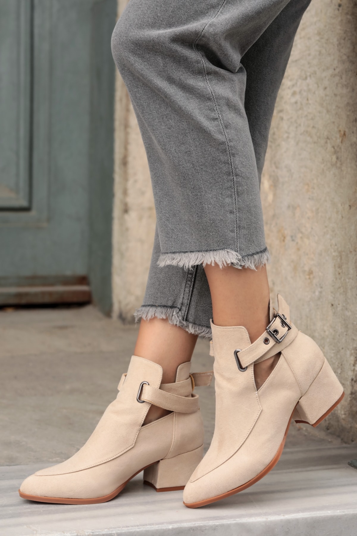 Mio Gusto Bej Kadın Bot