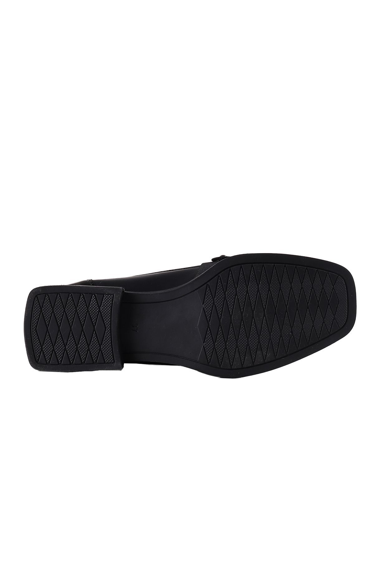 CLEOPATRA SHOES CLEOPATRA SİYAH ÖKÇE DETAYLI TOKALI LOAFER - Fiyatı ...