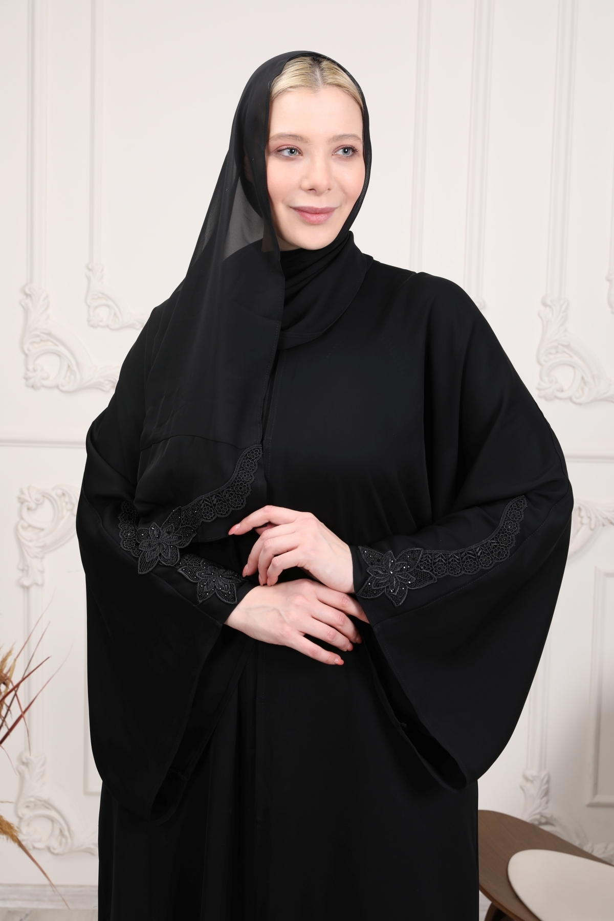 GigiTex ŞIK ve KALİTELİ DUBAİ İPEĞİ ŞALLI ABAYA FERACE SİYAH DANTEL DETAYLI - Fiyatı, Yorumları