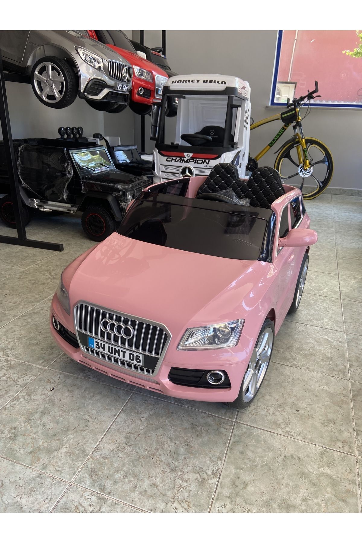 oyuncaksepeti Moda Bebekler Uzaktan Kumandalı Akülü Araba Audi Jeep ...