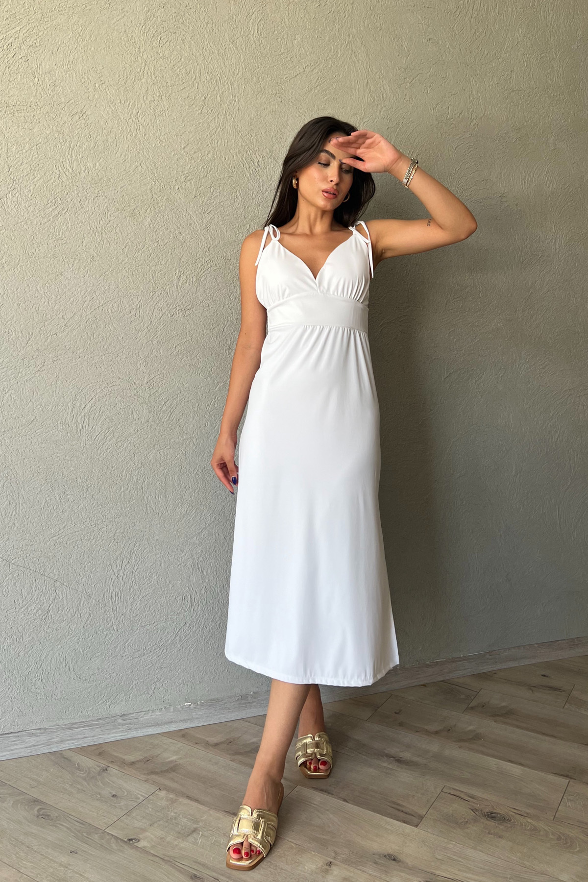 Seda Yalçın Atelier Beyaz Boyundan Bağlamalı Sırt Detaylı Elbise Fiyatı ...