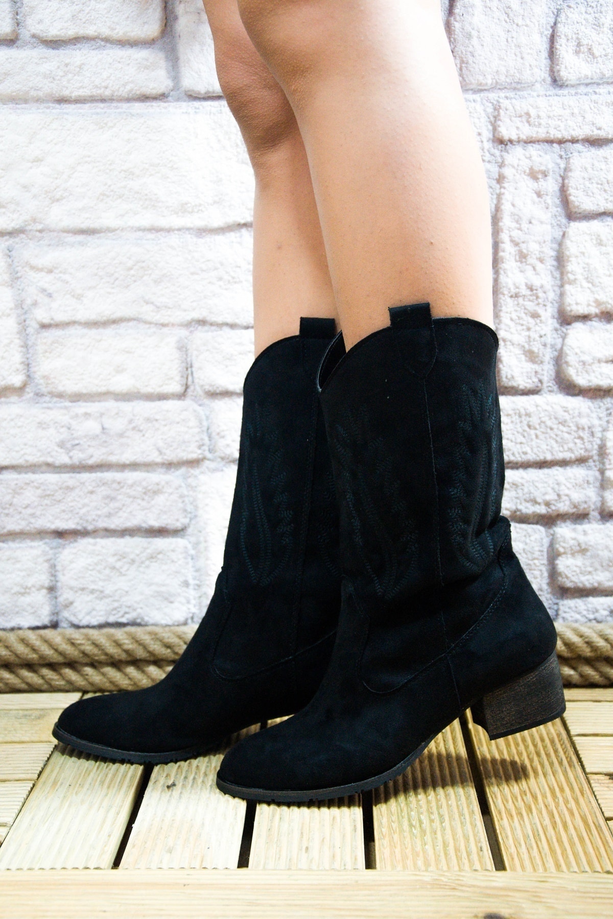 Noa Shoes Siyah Süet Kadın Bot Nakışlı Topuklu Çizme Ahşap