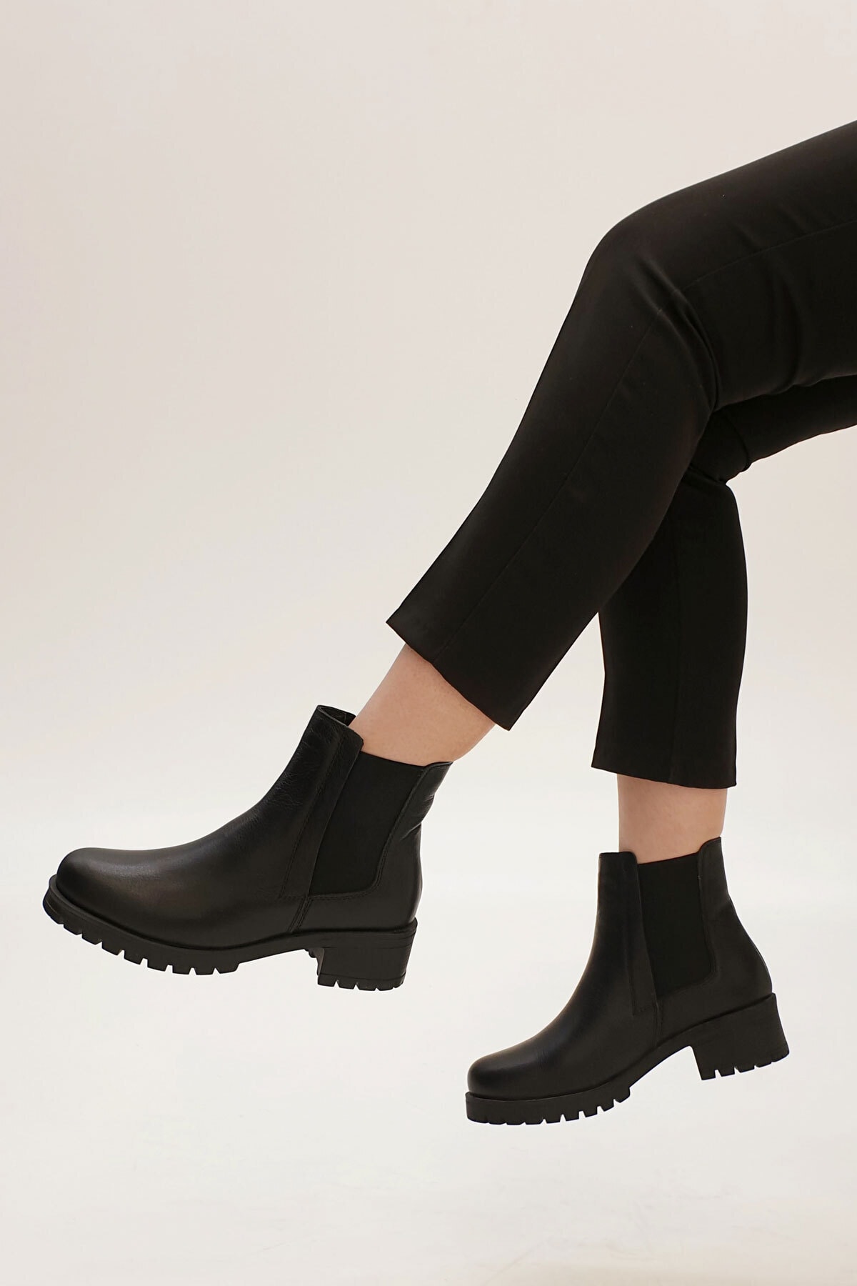Marjin Kadın Siyah Milaz Hakiki Deri Topuklu Bot