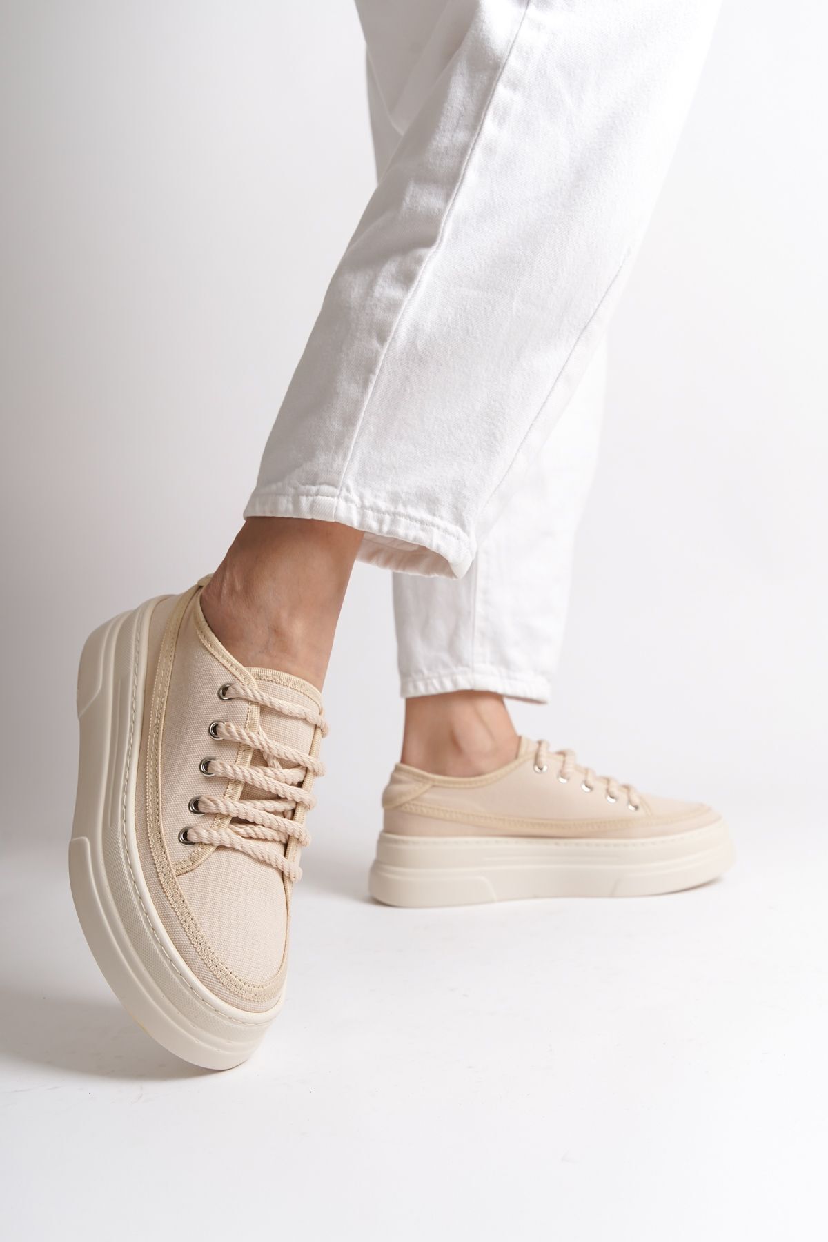 SHOEMARK Quiin Bej Keten Bağcık Detaylı Yüksek Taban Kadın Sneaker ...