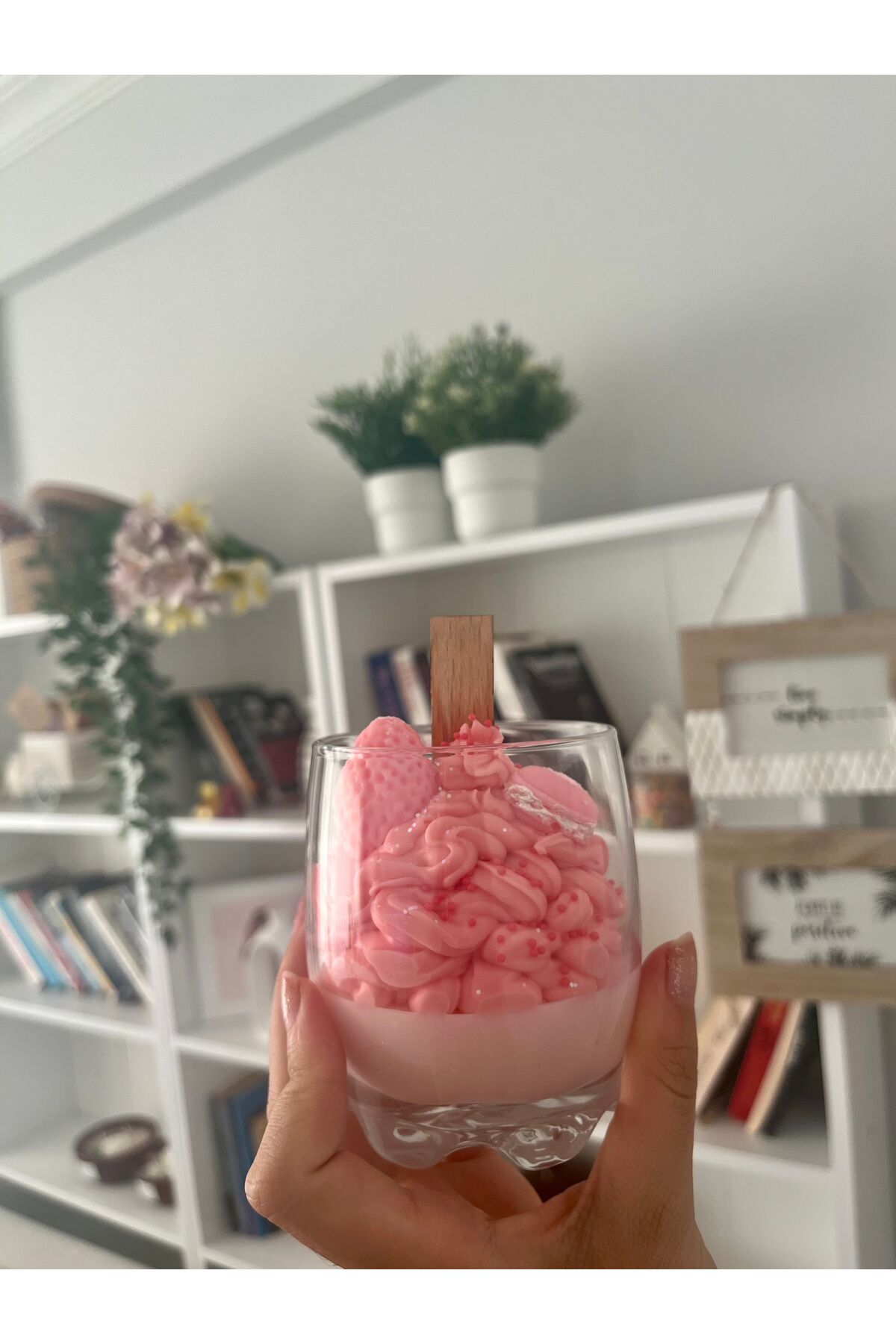 Aksesuar ? Lezzetli Milkshake Görünümlü Çilekli Mum - Eğlenceli ve Şık ...