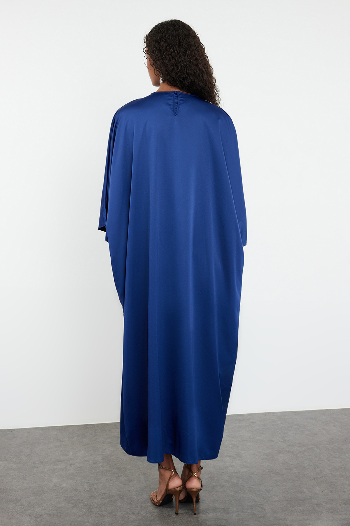 Trendyol Modest Атласні ткані сині вечірні сукні Кафтан з блискітками ...