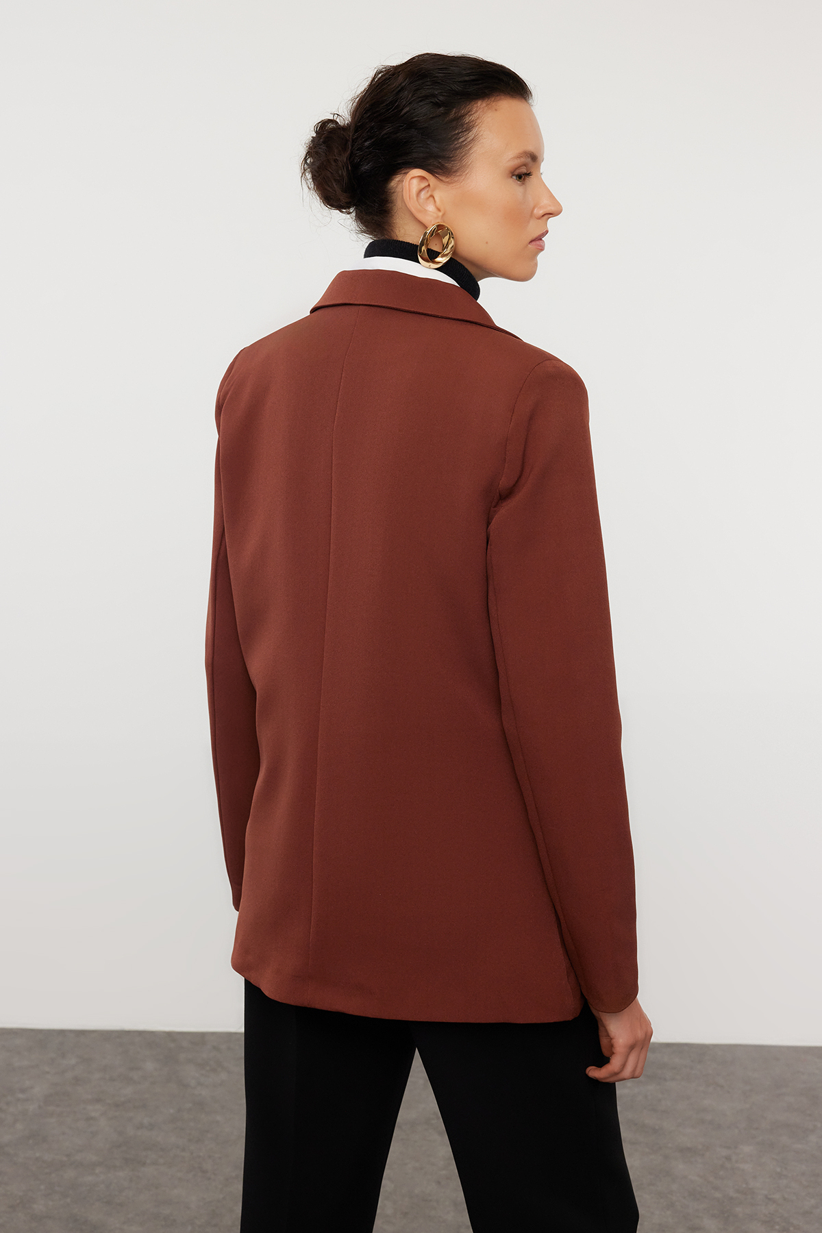 Trendyolmilla Koyu Kahverengi Regular Astarlı Kruvaze Kapama Dokuma Blazer Ceket TWOAW21CE0264 ...