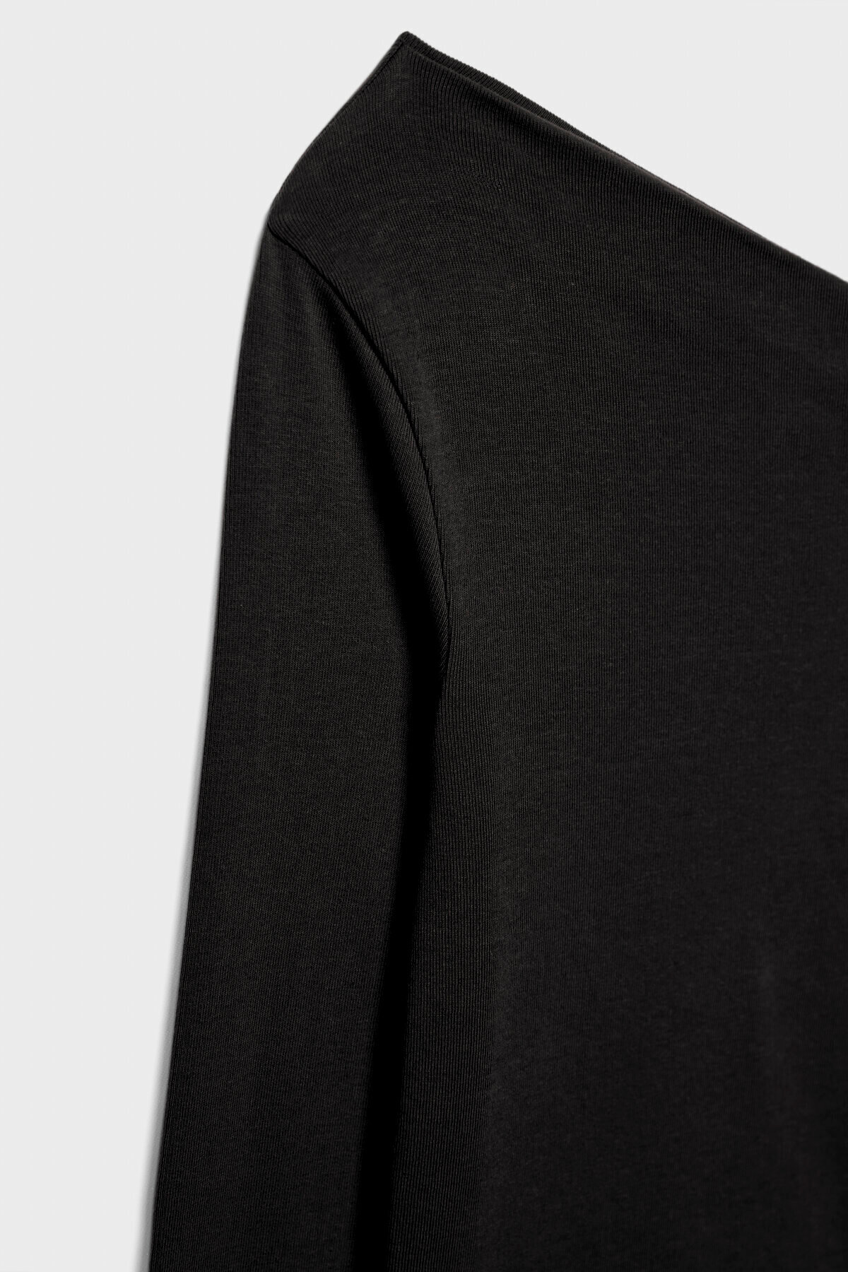 Stradivarius Asimetrik yaka t-shirt - Fiyatı, Yorumları