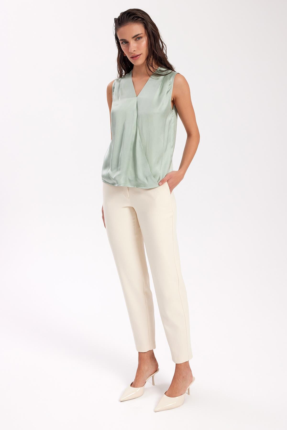 Masha Kate V Yaka Kolsuz Saten Bluz Fiyatı, Yorumları - Trendyol