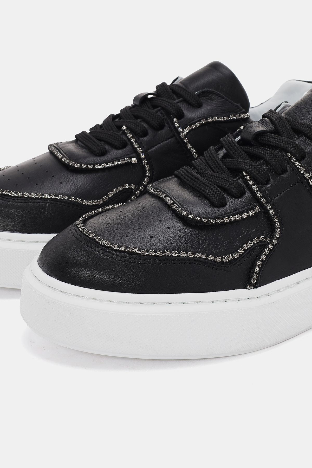 Bestyle Skype Kadın Siyah Taş Detaylı Gerçek Deri Sneaker Fiyatı ...