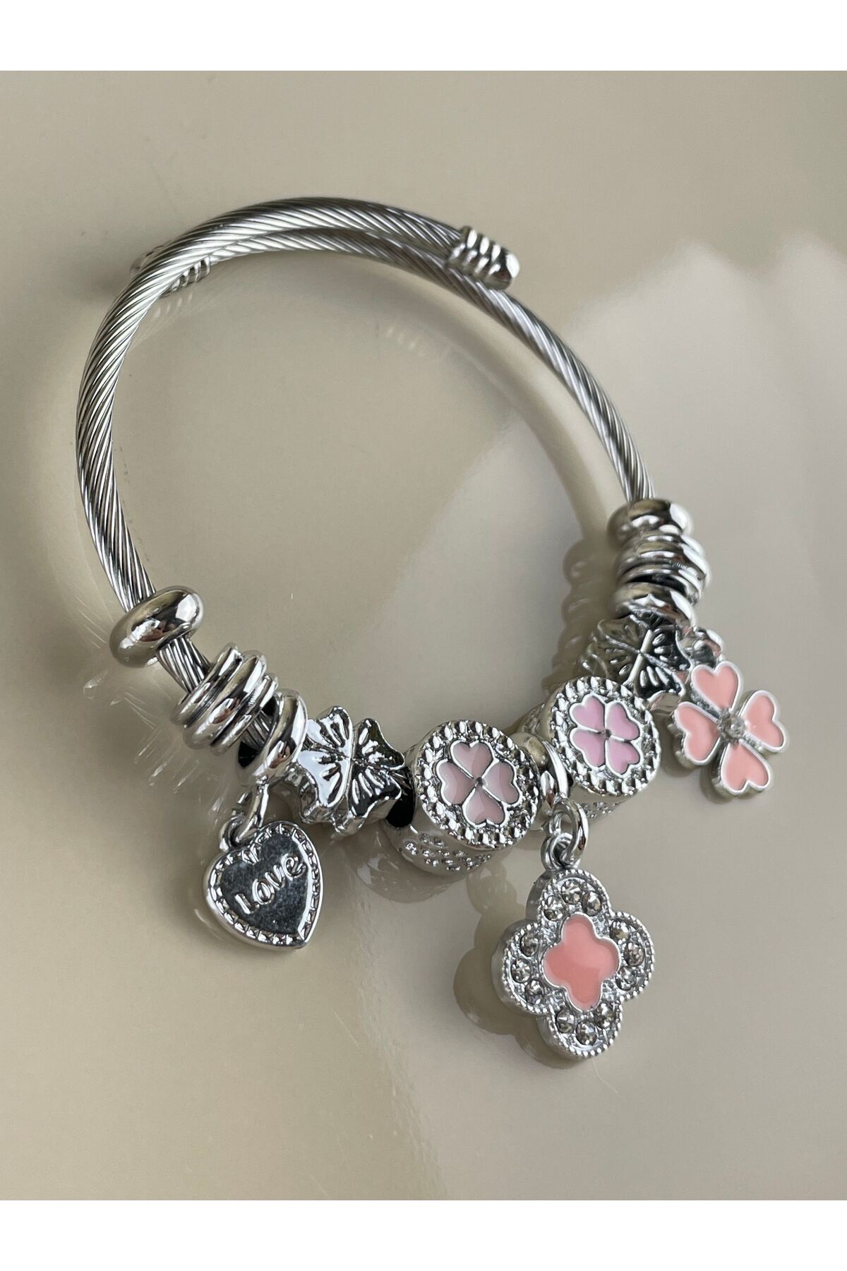 Poison Accessories Pandora’s model gümüş renk yonca detaylı pudra rengi ...