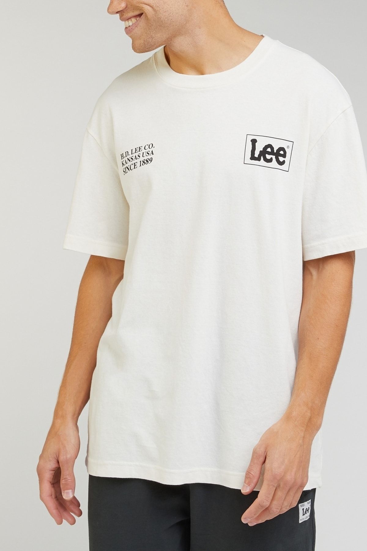 Lee Loose Fit Rahat Kesim %100 Pamuk Bisiklet Yaka Ekru Tişört Fiyatı, Yorumları - Trendyol