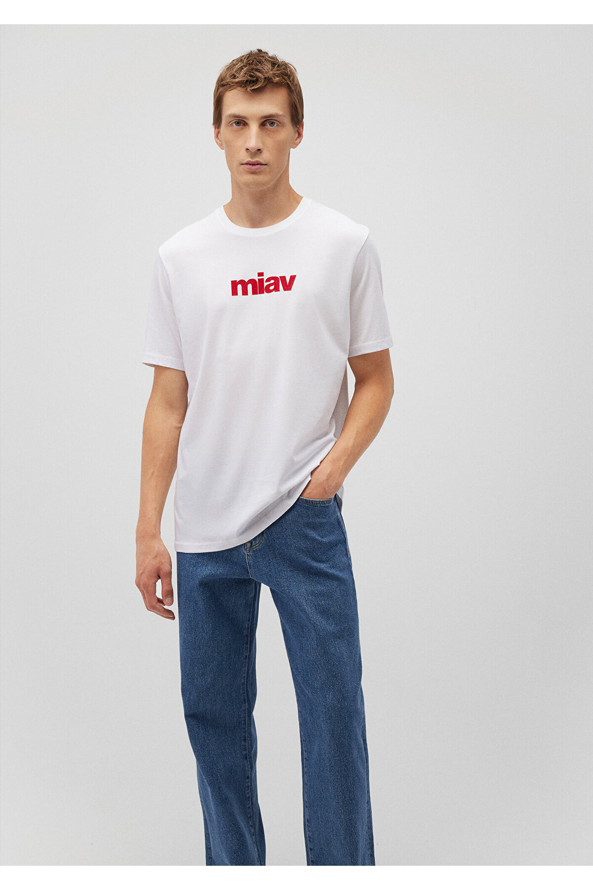 Mavi Kırmızı Miav Baskılı Beyaz Tişört Regular Fit / Normal Kesim ...