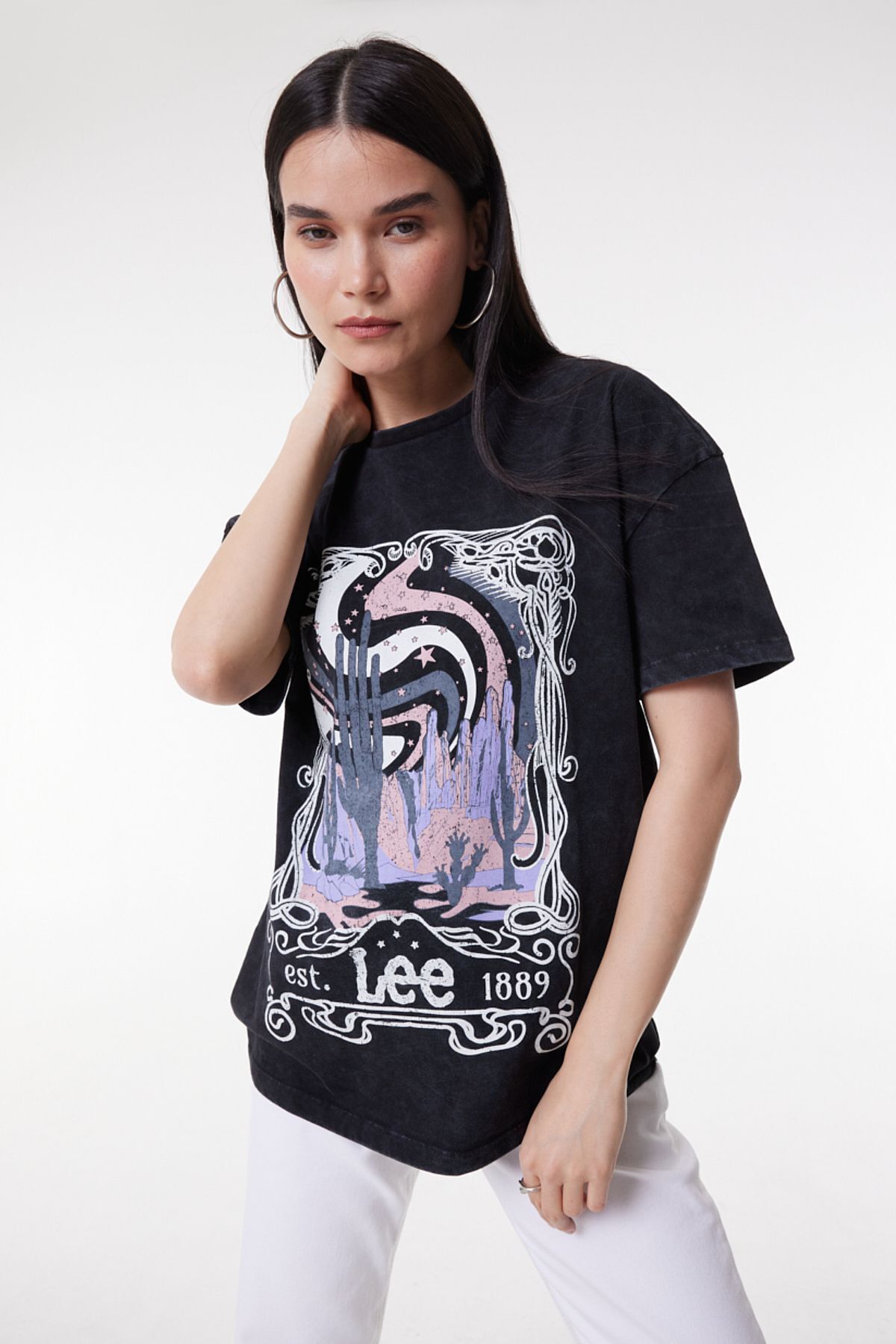 Lee Loose Fit Rahat Kesim %100 Pamuk Bisiklet Yaka Yıkamalı Siyah Tişört Fiyatı, Yorumları ...