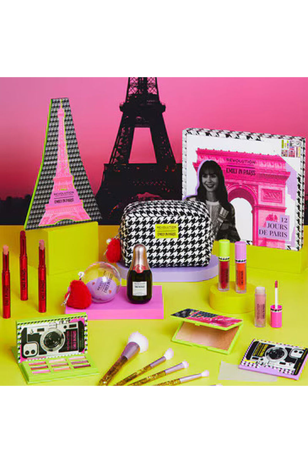 Revolution x Emily In Paris Lip&Cheek Tint Camille Pinky Fiyatı ...