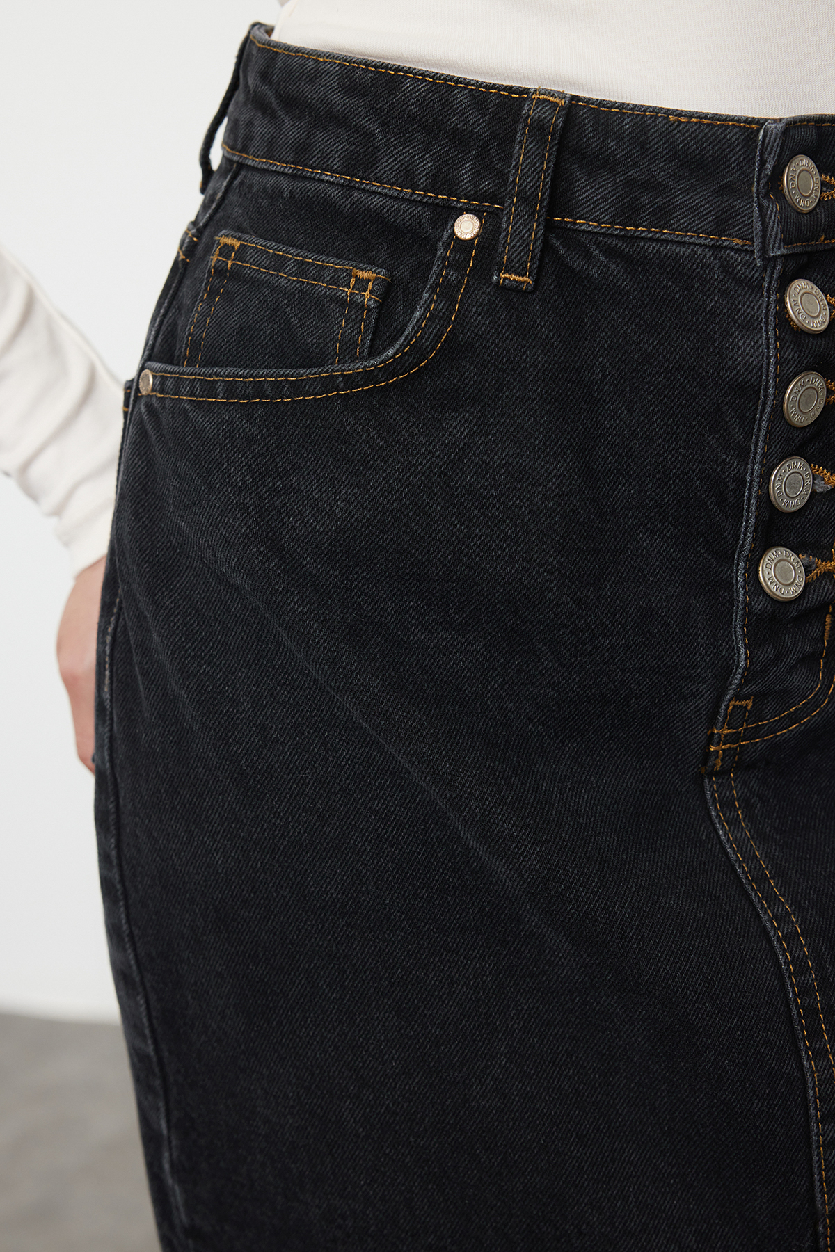 Trendyolmilla Antrasit Önden Düğmeli Yırtmaçlı Midi Denim Etek ...