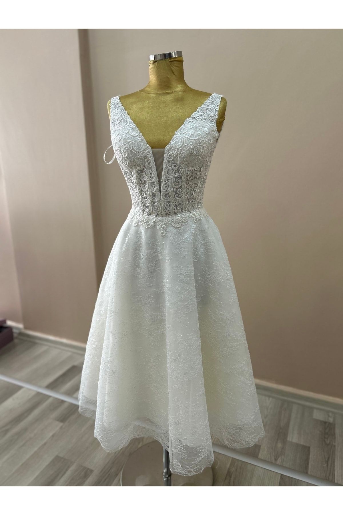 TUĞÇE ÜNVERENLER Helen Model Midi Boy Fransız Dantel Pul Işlemeli Krem ...