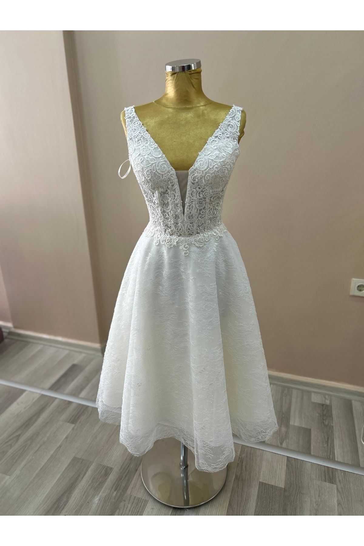 TUĞÇE ÜNVERENLER Helen Model Midi Boy Fransız Dantel Pul Işlemeli Krem ...