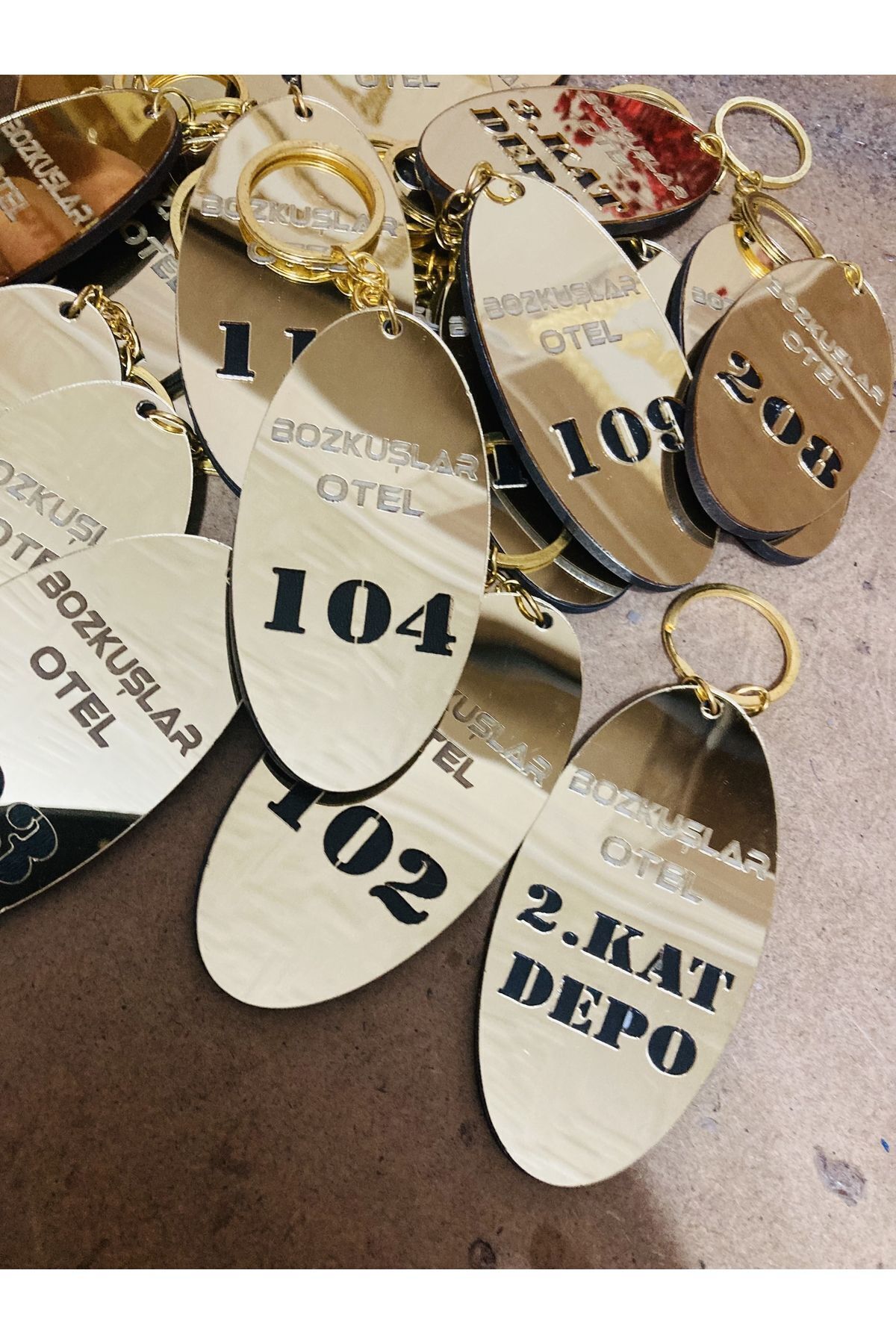 guluslazerkesim 5 ADET OTEL ANAHTARLIK TABANI KALIN SİYAH AHŞAP ÜST ...