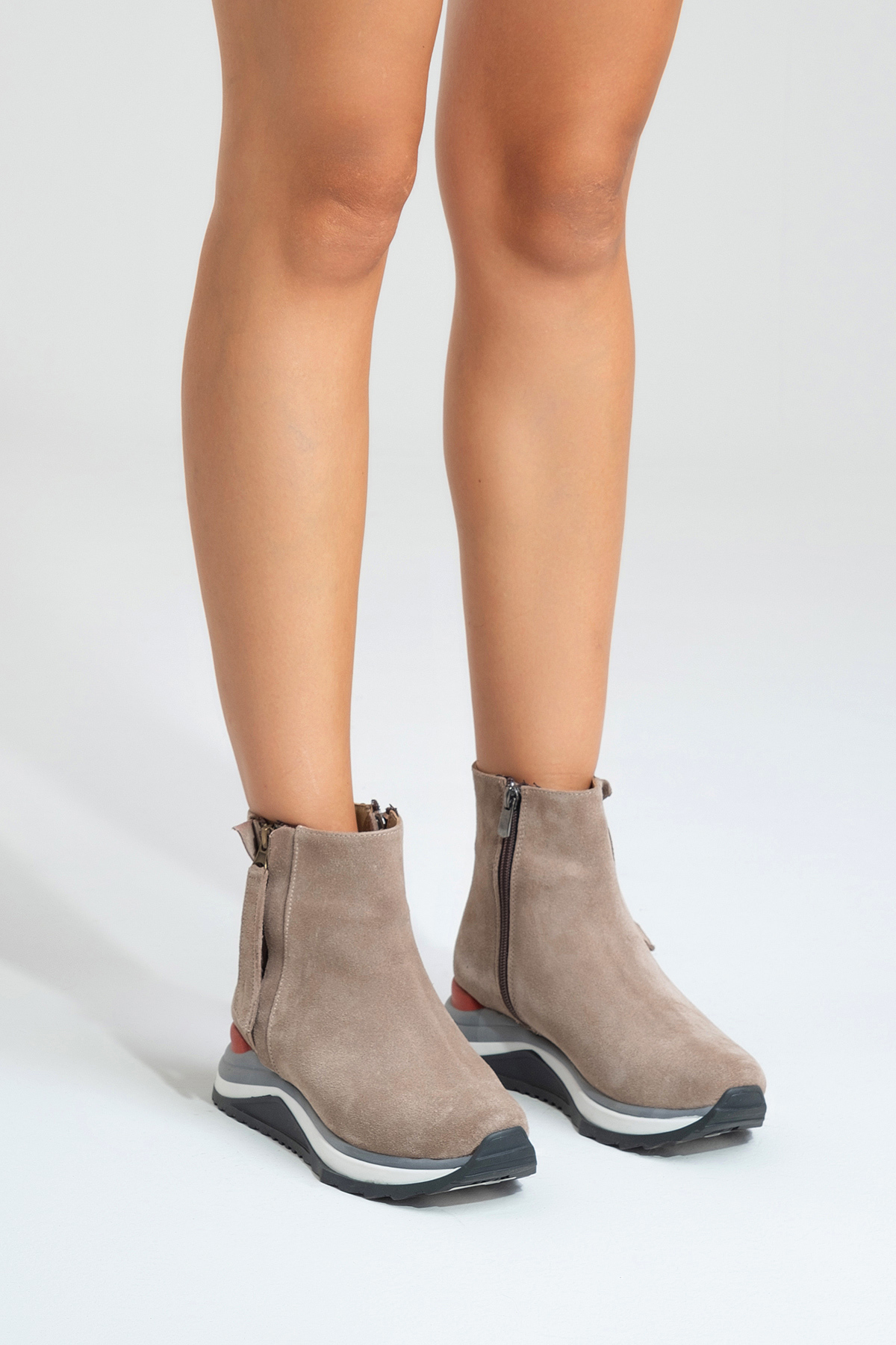 Zeynep Sıradağlı Γυναικείες αθλητικές μπότες Mink Suede Dante- Trendyol