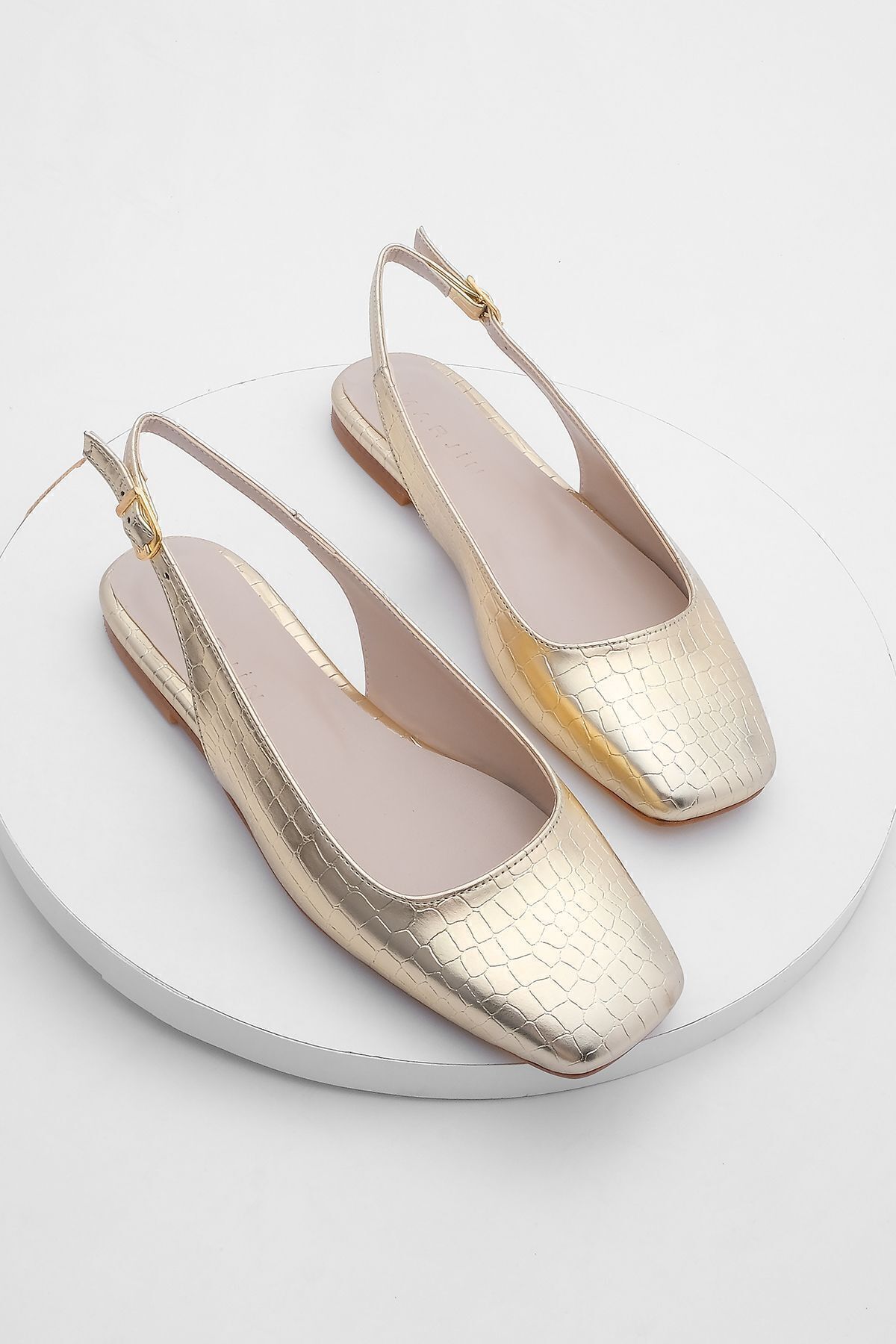 Marjin Kadın Küt Burun Arkası Açık Babet Roysa Altın Croco - Fiyatı ...