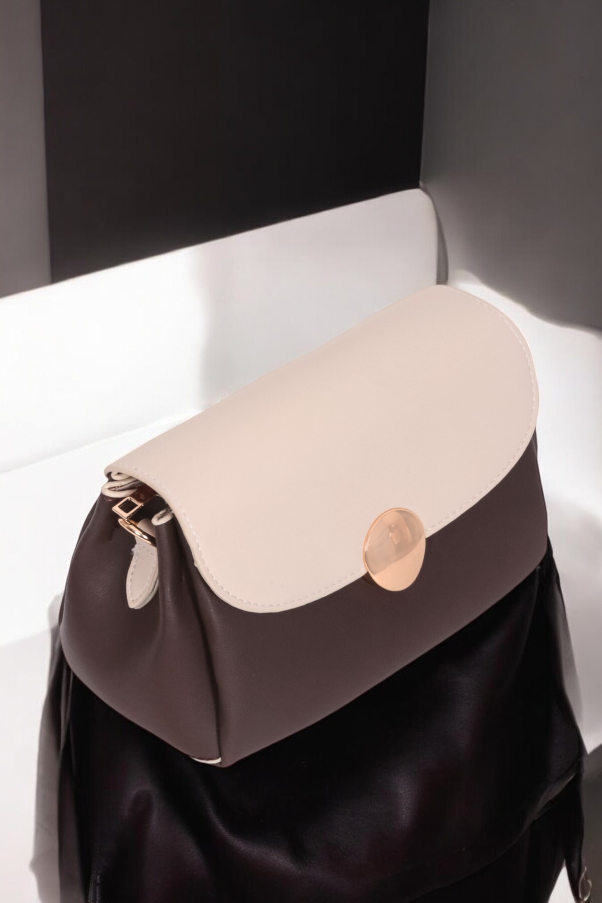 Les Crioch Kadın Kahverengi Krem Yuvarlak Kilitli Mıknatıs Kapaklı ...