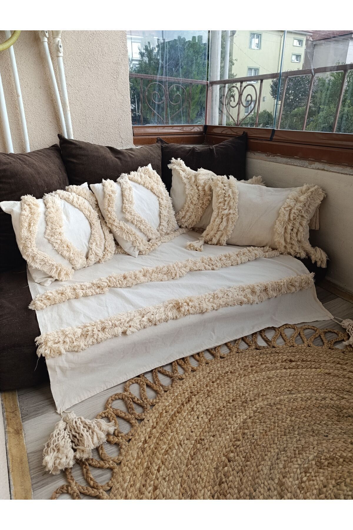 Kübrahome El Yapımı Bohem Ponponlu Yatak Örtüsü & Runner Koltuk Örtüsü Tv Badaniyesi Bej 5li Set ...