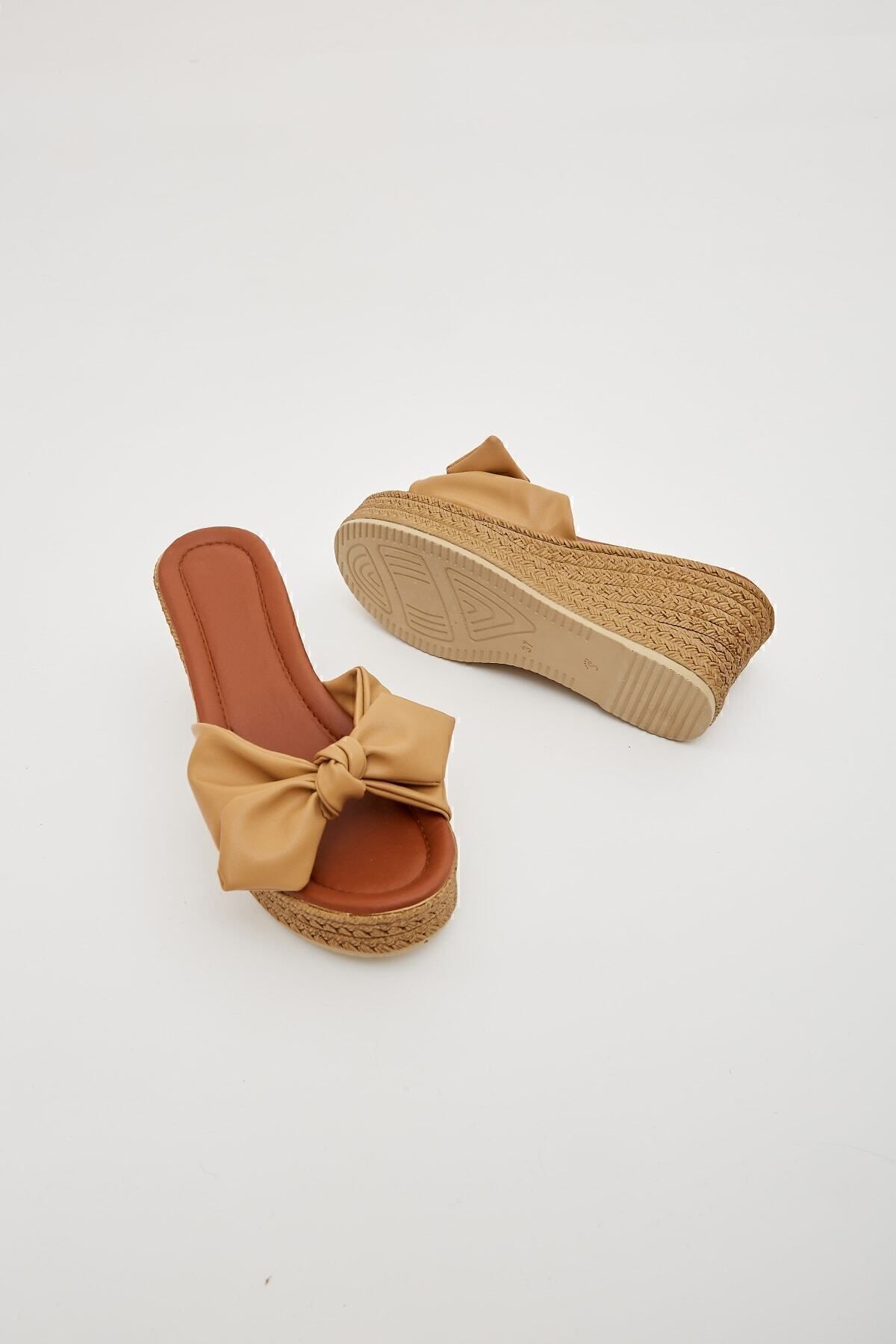 Moda Devrin Vizon Fiyonk Dolgu Topuk Kadın Terliği Topuklu Terlik ...