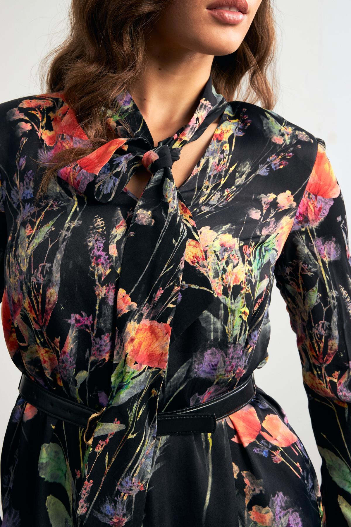 Setre Siyah V Yaka Boyundan Bağlama Detaylı Kemerli Midi Boy Uzun Kollu ...