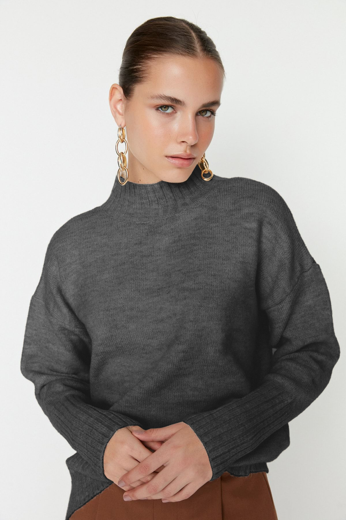 Trendyolmilla Antrasit Geniş Kalıp Yumuşak Dokulu Basic Triko Kazak TWOAW23KZ00490 Fiyatı ...