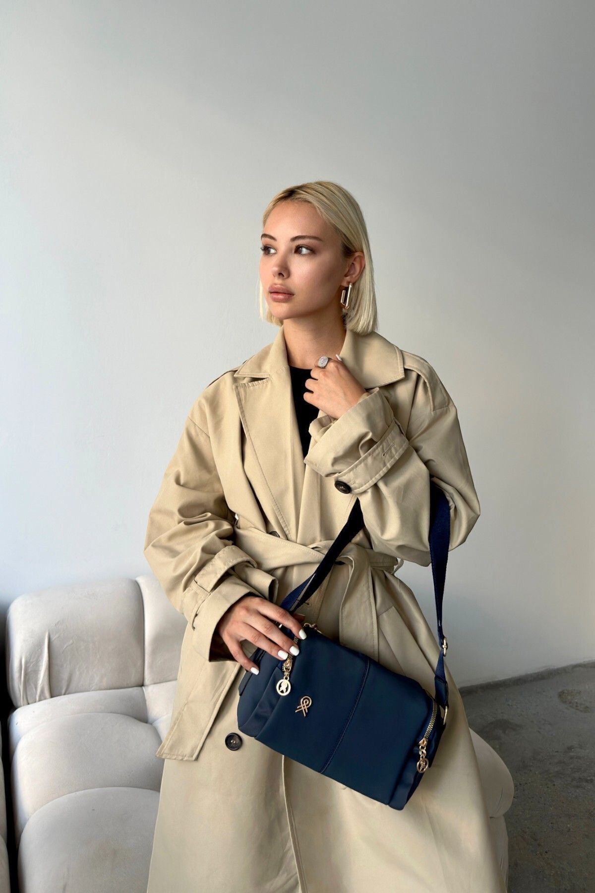 Les Crioch Kadın Lacivert Saten Silindir 3 Bölmeli Astarlı Petli ...