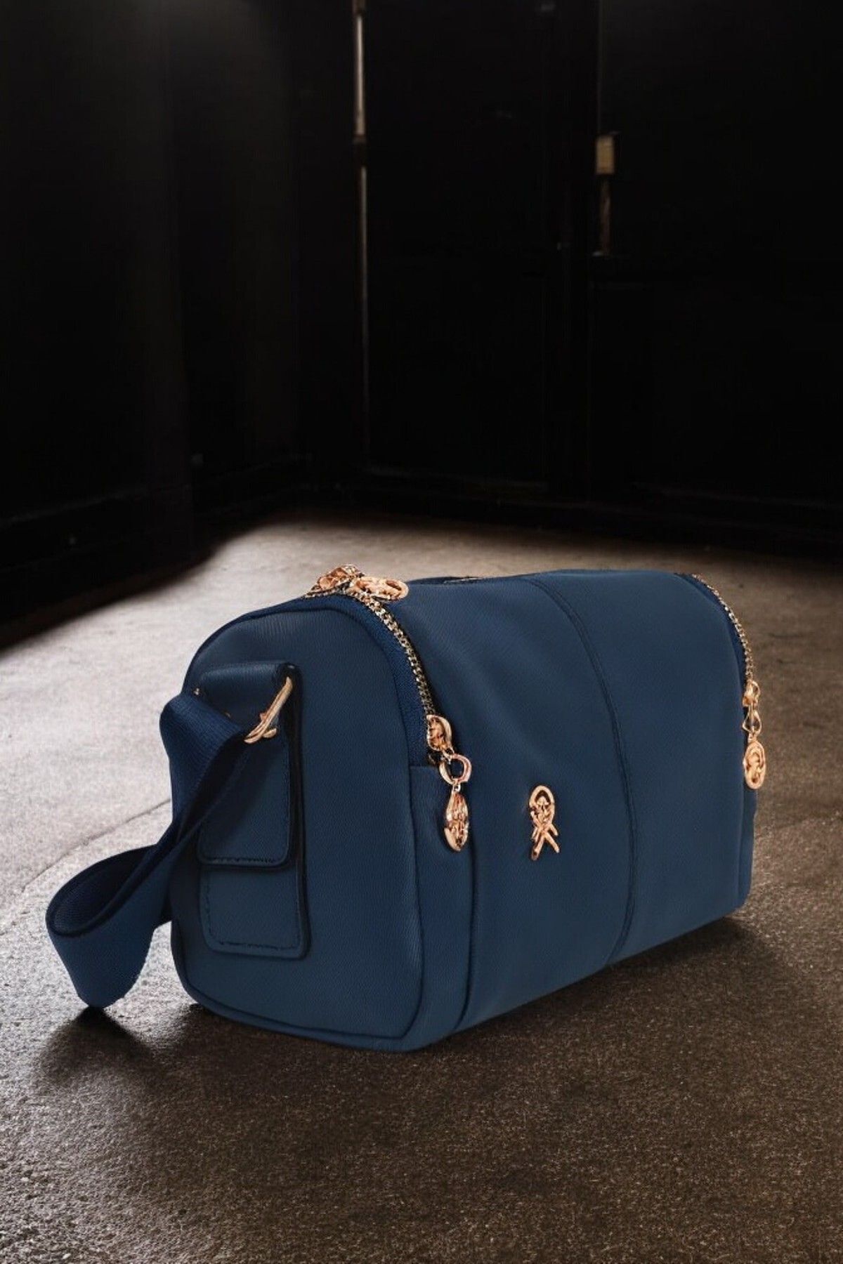 Les Crioch Kadın Lacivert Saten Silindir 3 Bölmeli Astarlı Petli ...