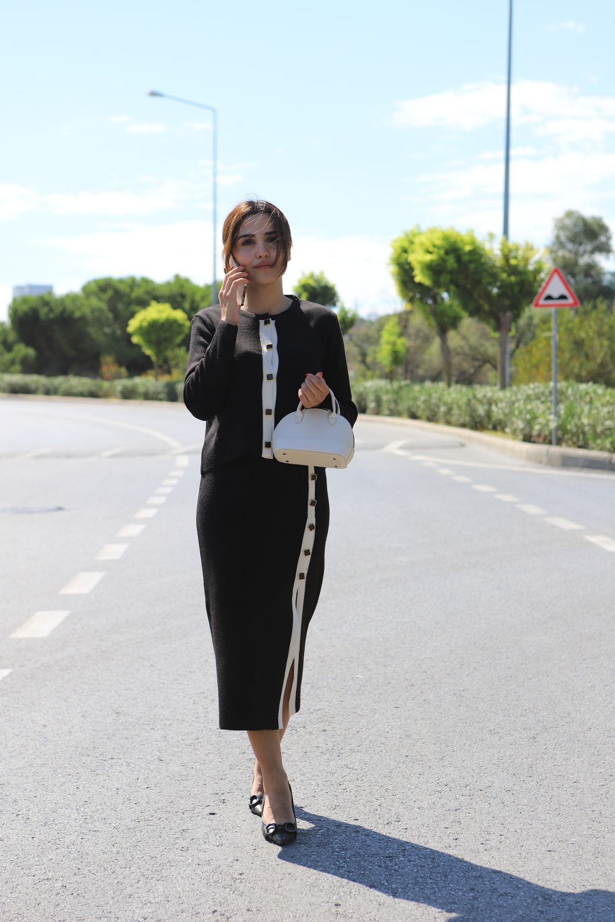 BELLE BOUTIQUE KADIN TRİKO SİYAH DÜĞMELİ ŞERİT ÇİZGİLİ YANDAN YIRTMAÇ ...