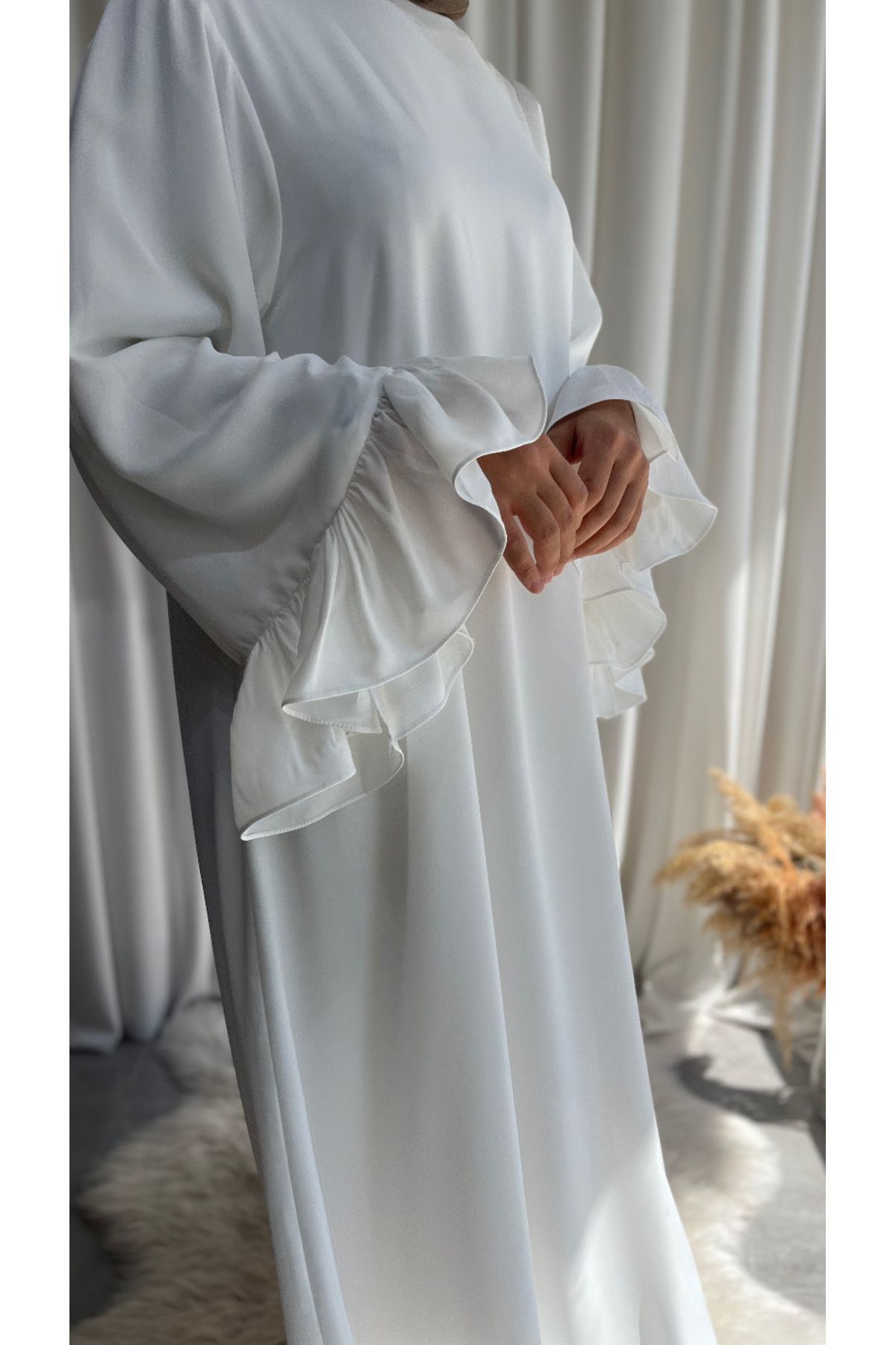 afife Model Zeliha Medine Ipeği Beyaz Kolları Geniş Tesettür Elbise ...