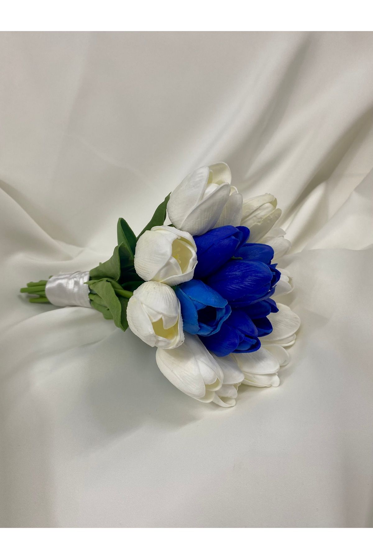 Naz 11’Li Beyaz Islak Lale 6’Lı Lacivert Islak Lale Gelin Buketi Fiyatı ...