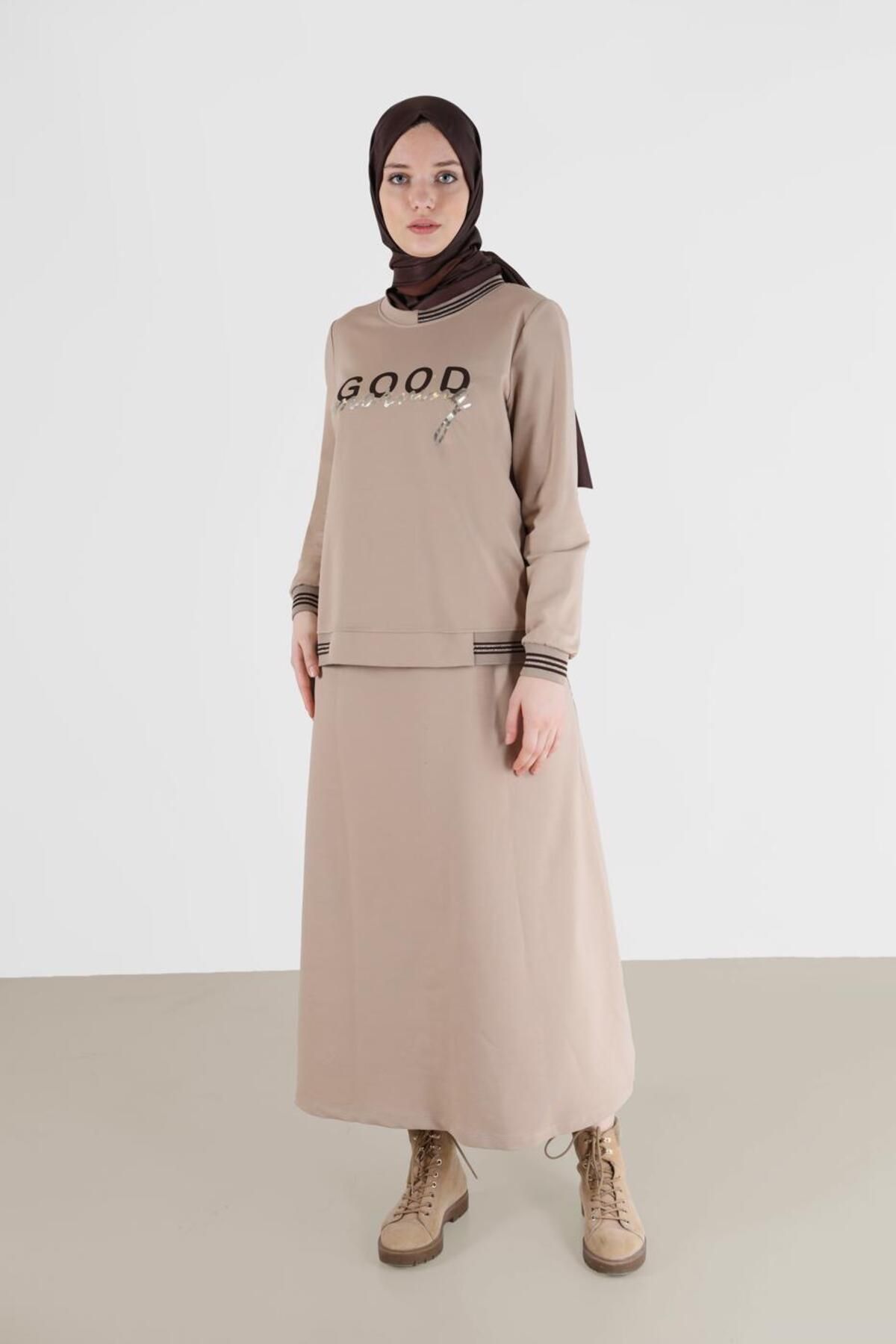 Alvina YAZI BASKILI MANŞETLERİ LASTİKLİ İKİLİ ETEKLİ EŞOFMAN TAKIMI ...