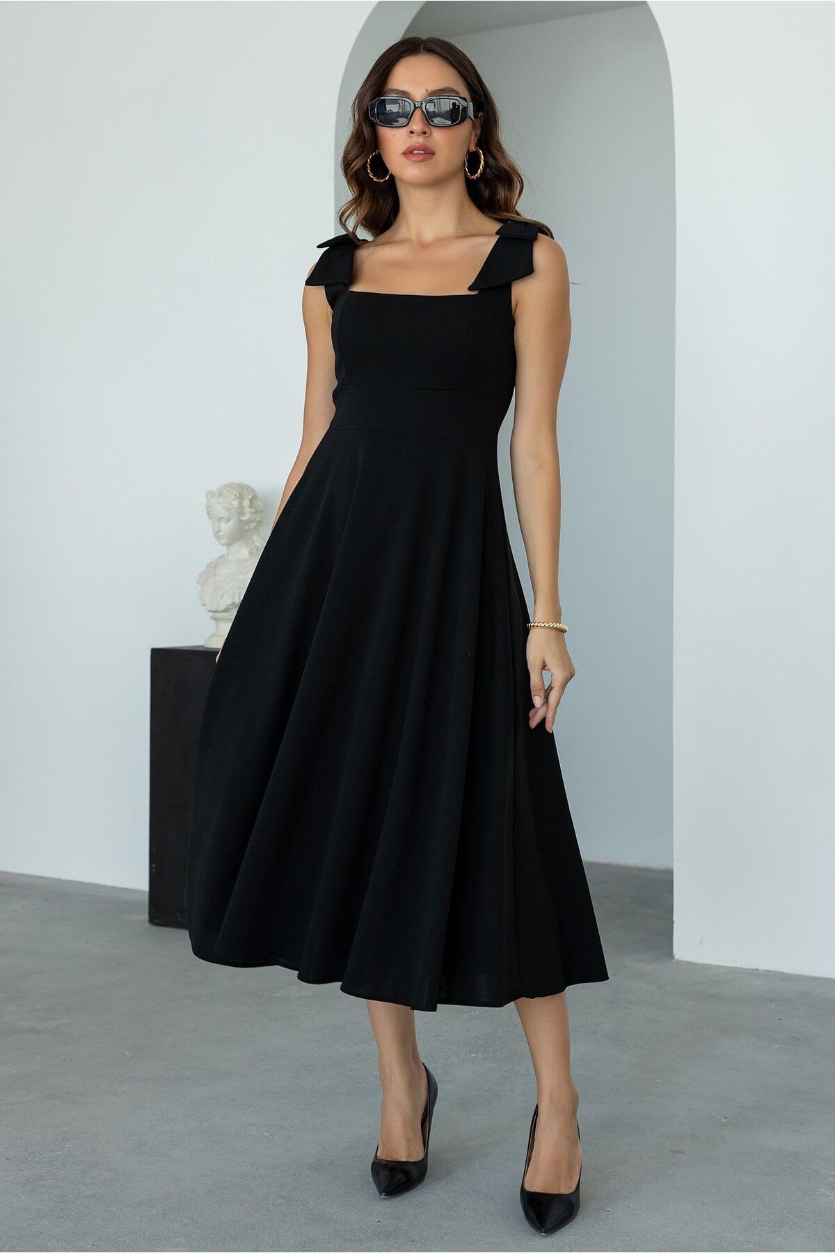 Genel Markalar Kadın Krep Kumaş Kare Yaka Omuzda Fiyonk Detaylı Midi Boy Elbise Fiyatı ...