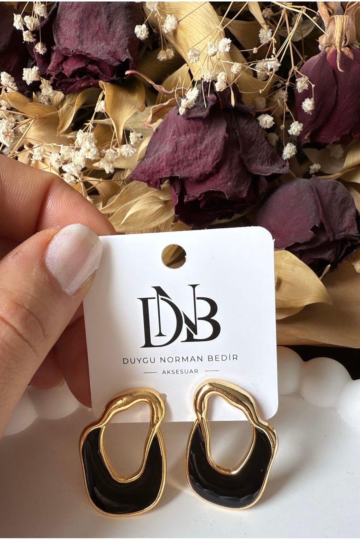 Home Asimetrik siyah mineli küpe Fiyatı, Yorumları - Trendyol