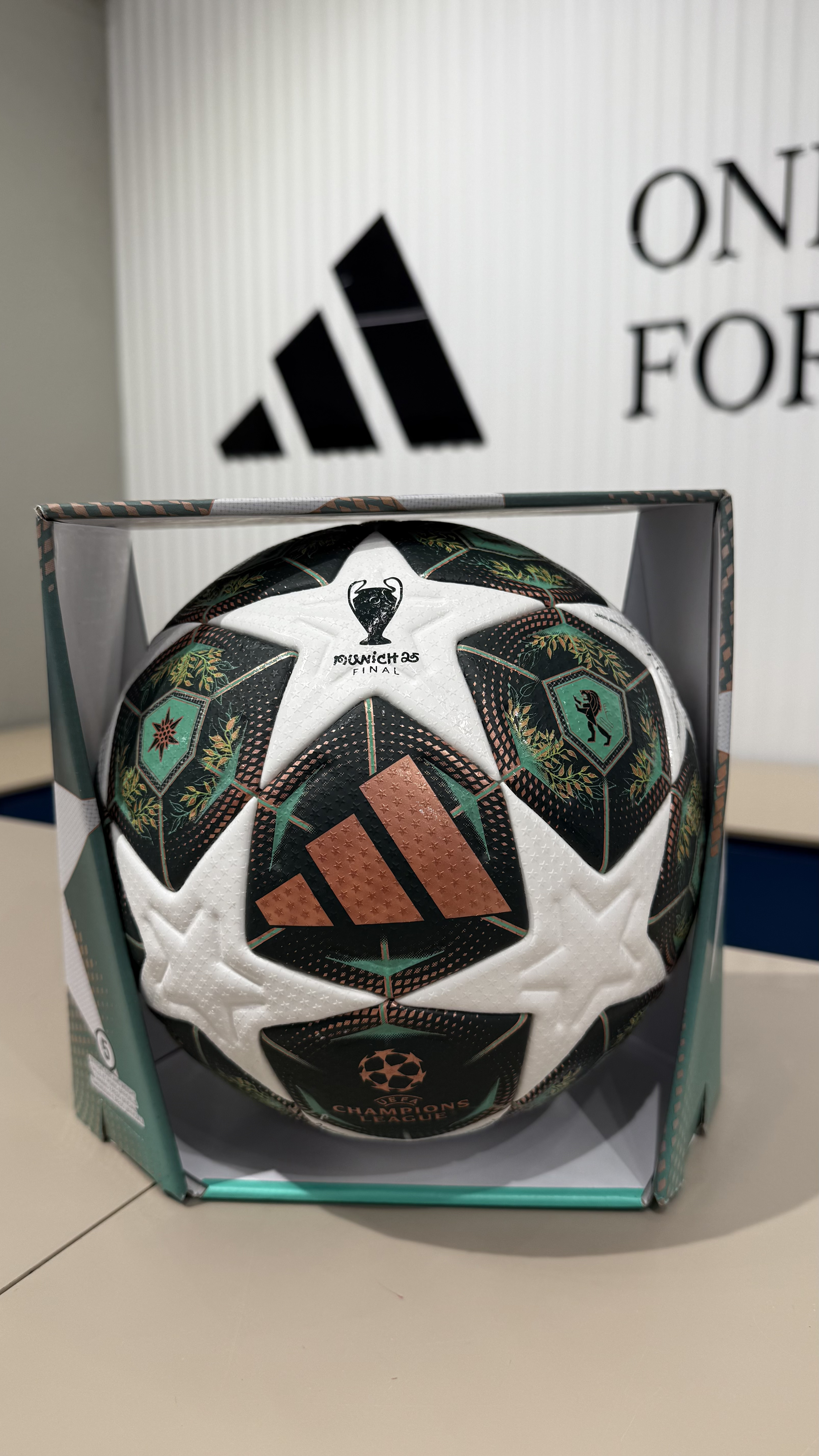 adidas ADİDAS PROFESYONEL ŞAMPİYONLAR LİGİ MAÇ TOPU JH1279 - Fiyatı ...