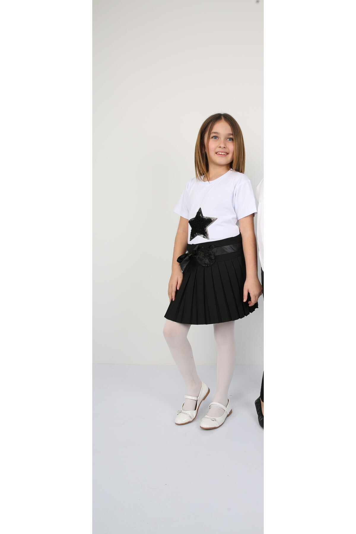 Genel Markalar 23 NİSAN KIZ ÇOCUK GÖSTERİ KIYAFETİ SİYAH PİLELİ ETEK VE ...
