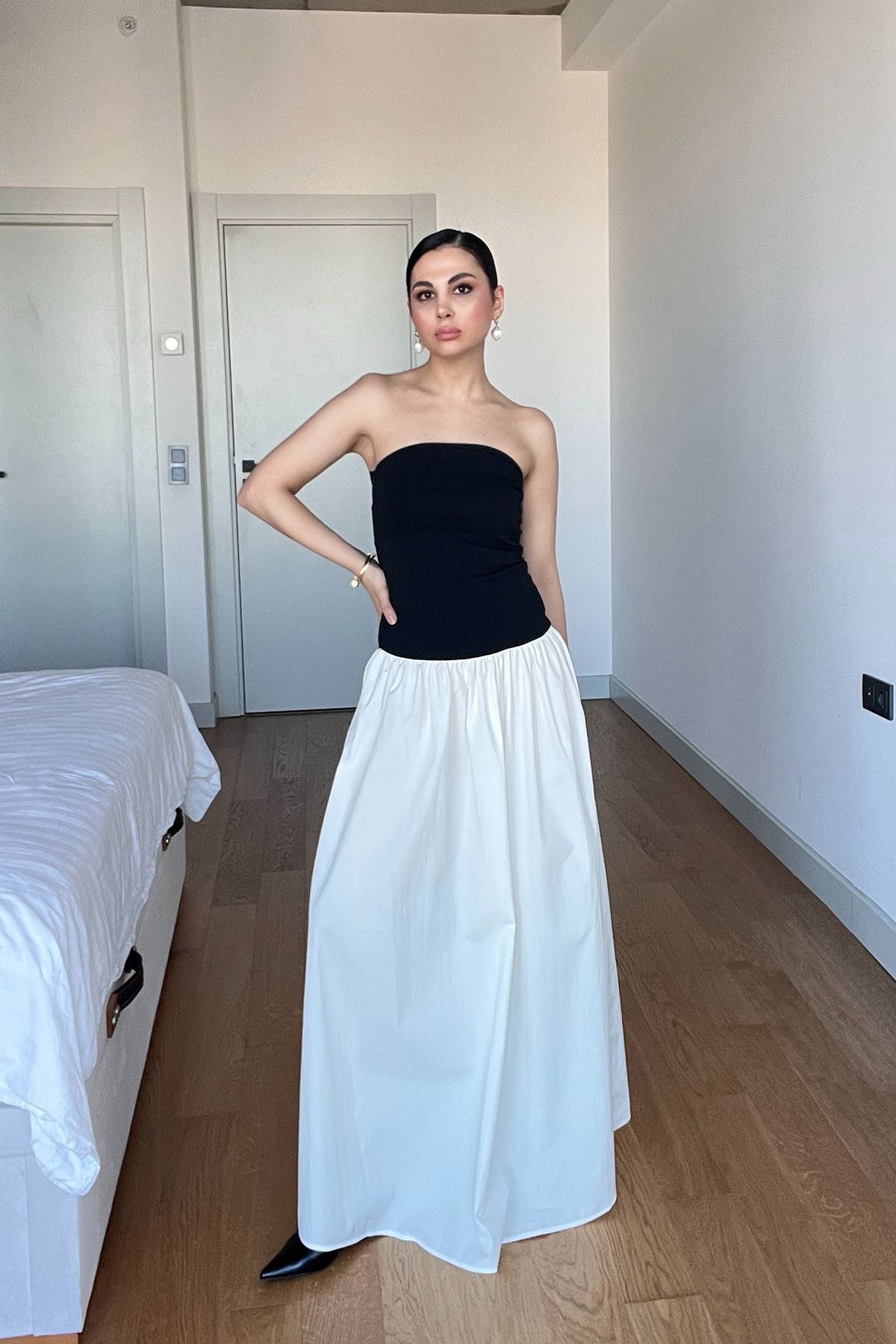 Seda Yalçın Atelier Beyaz Poplin Üstü Siyah Straplez Uzun Elbise ...
