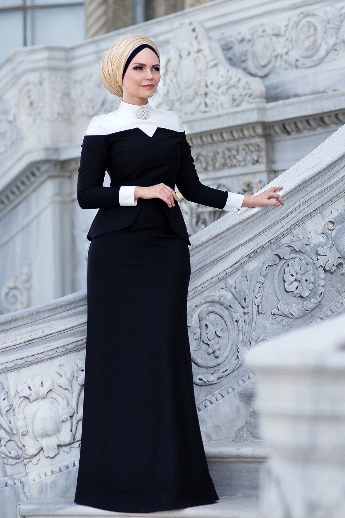 Muslima Wear Libasse Boğazlı Yaka Akseuarlı Paça ve Kol Detaylı Frak ...