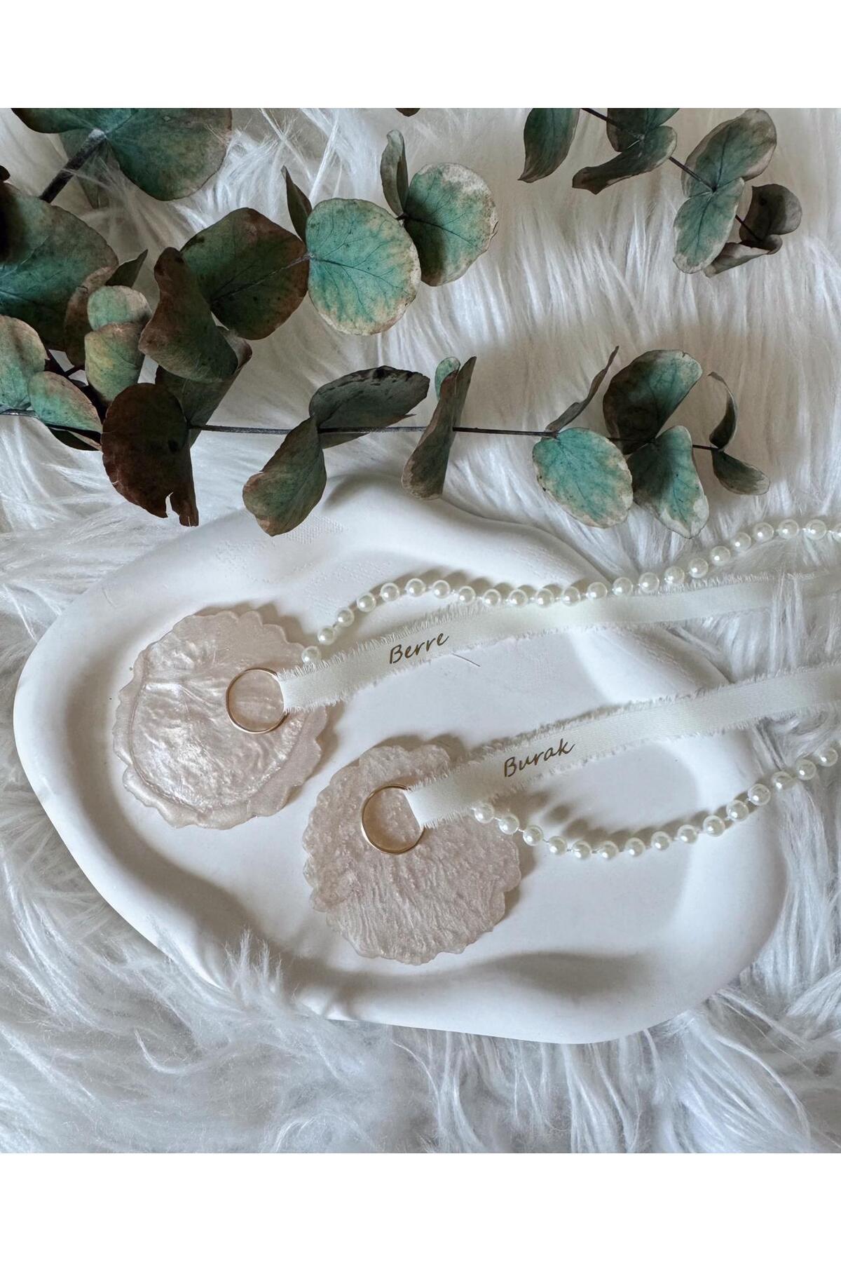 LikyaDükkan İsme Özel İsimli Dökülmeyen İncili 1 cm İpek Söz Nişan Kurdelesi - Fiyatı, Yorumları