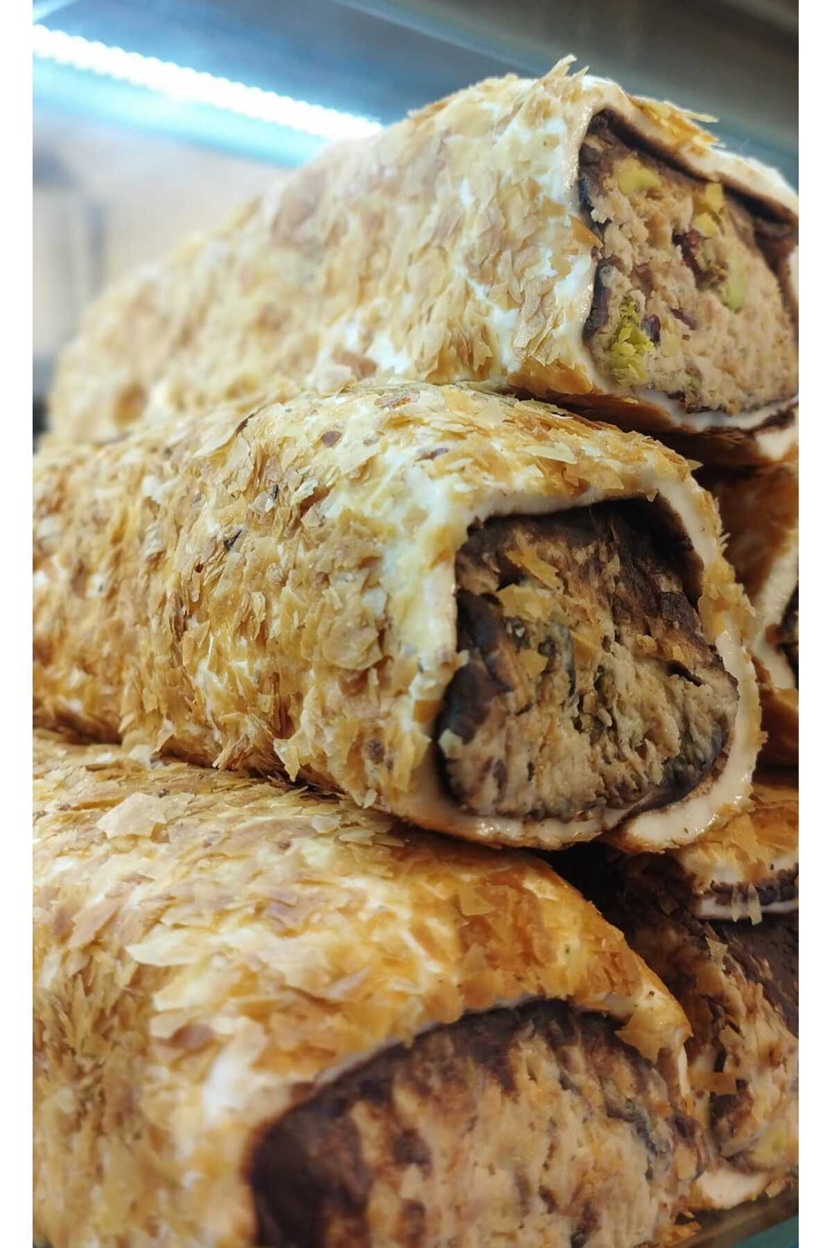 Royal Sweets Antep Fıstıklı ve Özel Çikolatalı Sarma Lokum 1KG – Lüks ...